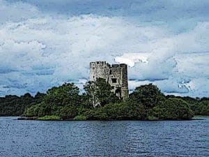 Irish Castles: Medieval Fortresses And Their Stories