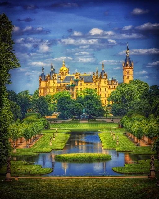 Schwerin Castle: A Majestic Landmark Of Mecklenburg-Vorpommern ...
