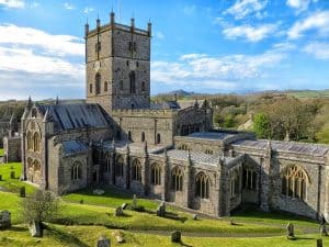 Learn About the Role of the Catholic Church in Medieval Society ...